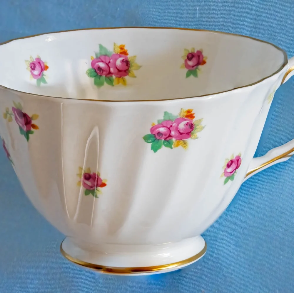Royal Doulton | Dining | Pretty Stunning Royal Doulton Rosebud Pattern ...